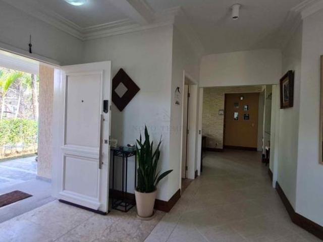 Casa com 4 suítes, piscina e 598 m² no Residencial 18 do Forte