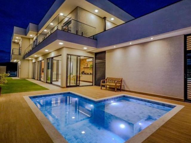 Casa com 4 Suítes, Piscina e Churrasqueira em Condomínio Fechado – Perto do Centro de Atibaia