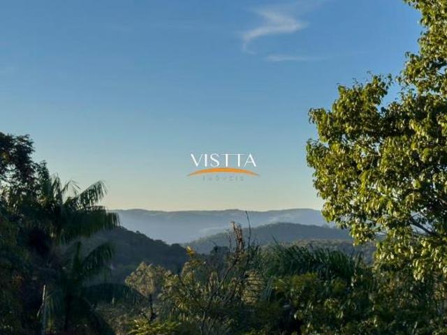 Casa com 4 Suítes, Piscina e Vista Panorâmica na Serra da Cantareira