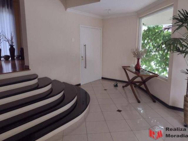 Casa com 4 suítes piscina varanda Alphaville