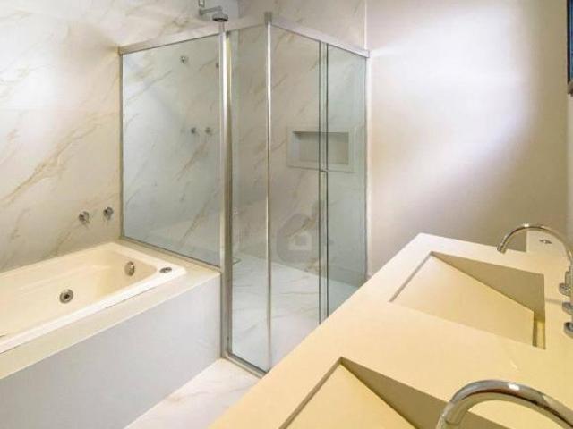 Casa Com 4 Suítes, Piscina 310 M² Condomínio Mont Blanc