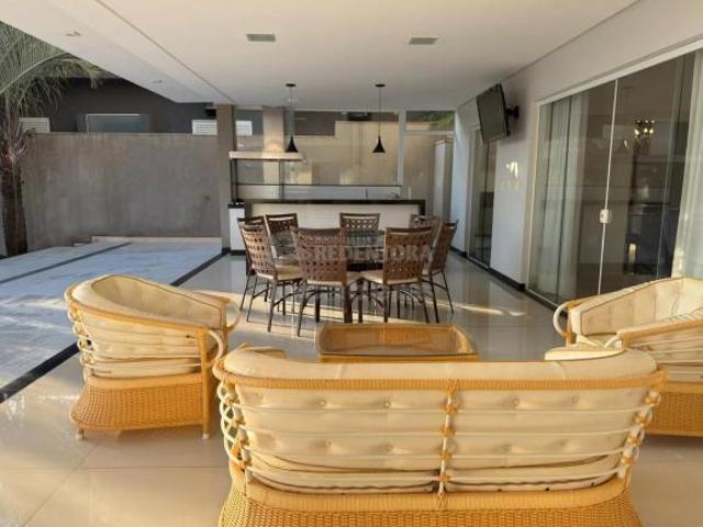 Casa com 4 suítes sendo 1 master no Condominio Damha I