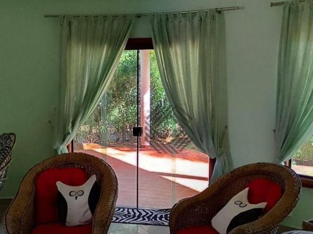 Casa com 4 suítes, sendo 1 com closet e hidro, piscina à venda, 360 m² por R$ 1.200.000 Condomínio