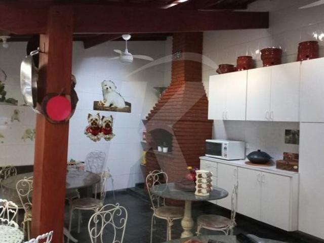 Casa com 4 salas 4 Quartos e 6 banheiros à Venda, 387 m²