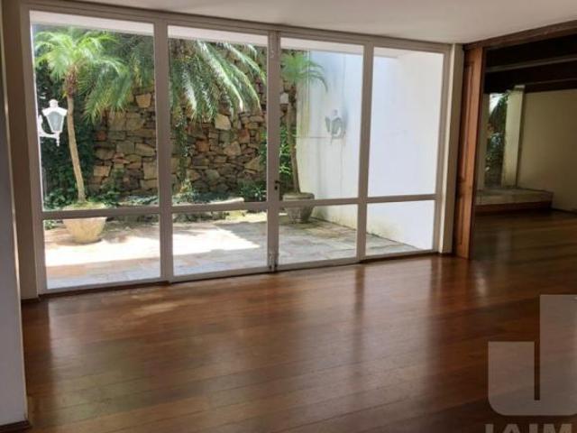 Casa com 500 m², 4 quartos sendo 2 suítes à venda no bairro Perdizes