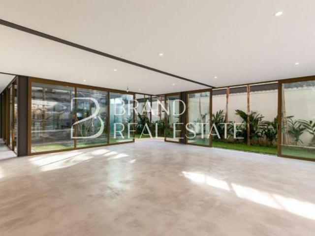 Casa com 500 m², 4 quartos sendo 4 suítes à venda no bairro Jardim Paulista