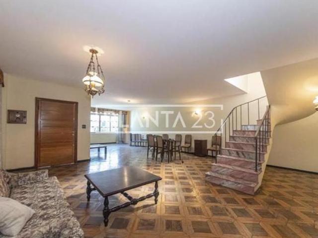 Casa com 500 m², 3 quartos sendo 1 suíte à venda no bairro Brooklin
