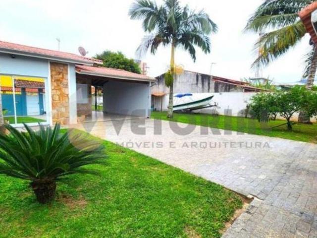 Casa com 500 m² terreno, 4 quartos à venda em Praia das Palmeiras
