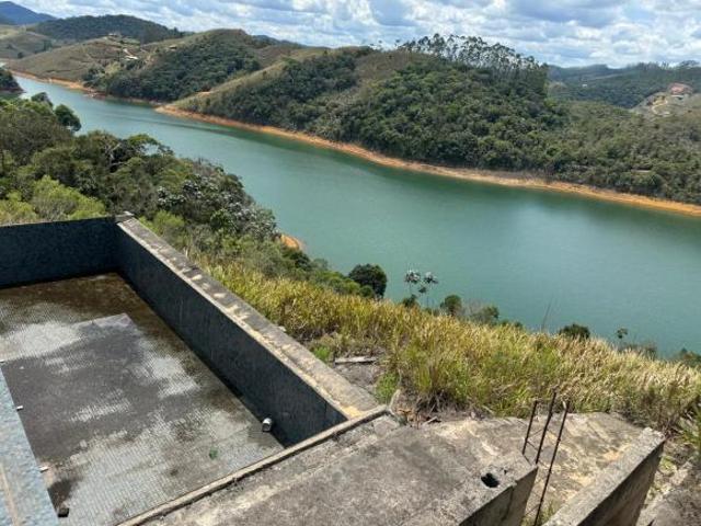 Casa com 500m² e 12mil metros de terreno com vista para represa Paraiubuna
