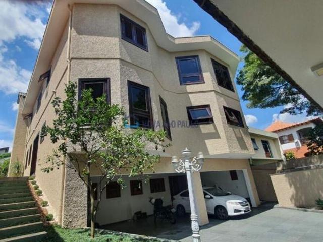 Casa com 500m² em Interlagos