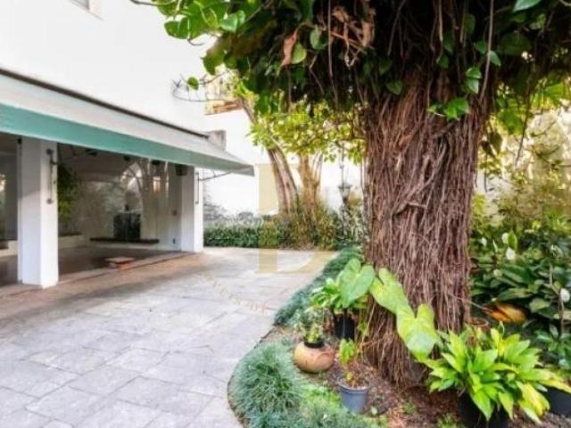 Casa com 501 m², 5 quartos sendo 3 suítes à venda no bairro Alto de Pinheiros