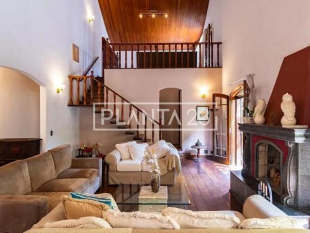 Casa com 521 m², 5 quartos sendo 4 suítes à venda no bairro Jardim Guedala