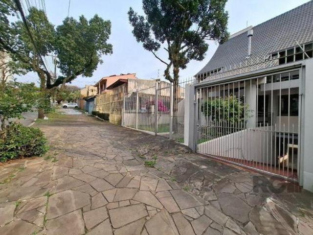 Casa com 537,00 m² com 04 dormitórios no Bairro Tristeza