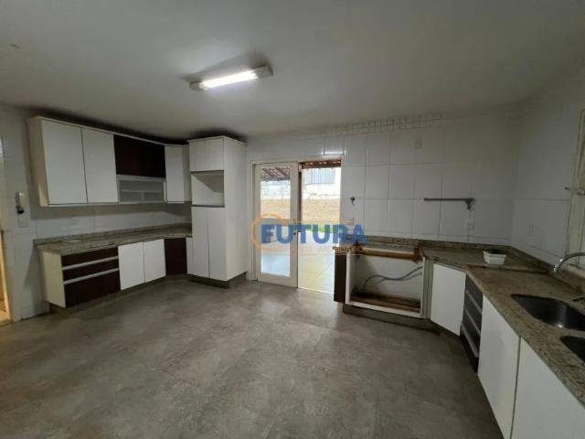 Casa com 540M2, Cond. Ville de Montagner, Jardim Botânico