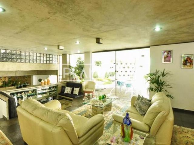 Casa com 550 m², 4 quartos sendo 3 suítes à venda no bairro Alto de Pinheiros