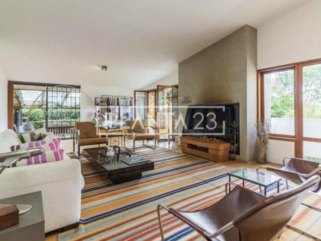 Casa com 579 m², 4 quartos sendo 4 suítes à venda no bairro Boaçava