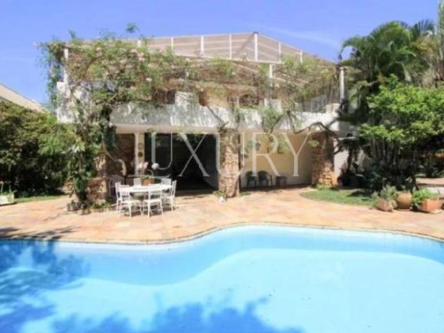 Casa com 580 m², 4 quartos sendo 2 suítes à venda no bairro Vila Ida
