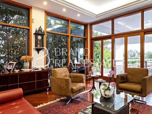 Casa com 594 m², 5 quartos sendo 4 suítes à venda no bairro Morumbi