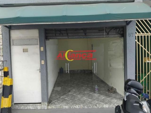 Casa com 5 casas no quintal e mais 1 Salão nao possui garagem