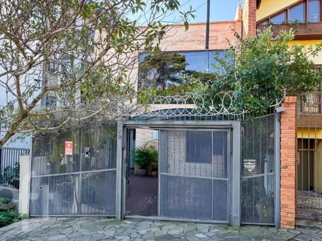 Casa com 5 dormitórios com suíte no Menino Deus