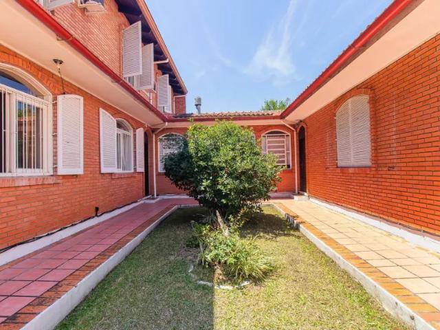 Casa com 5 dormitórios e muito mais