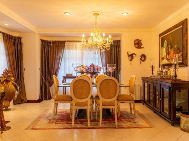 CASA COM 5 DORMITÓRIOS NA VILA SUZANA EM CANELA