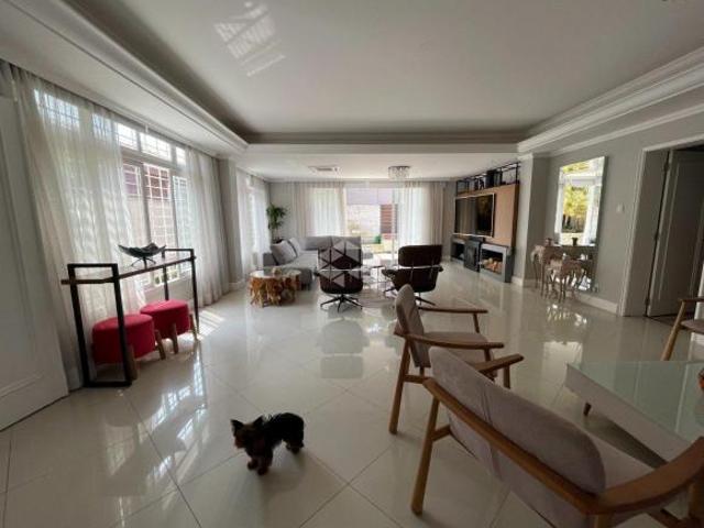 Casa com 5 dormitórios na Zona Sul de Porto Alegre