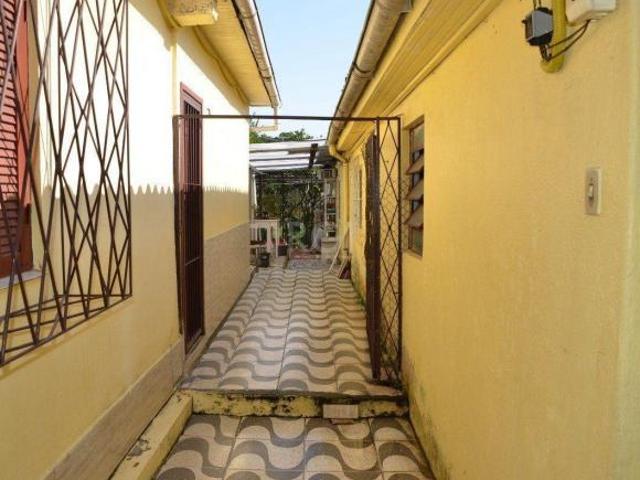 Casa Com 5 dormitórios no Bairro Partenon