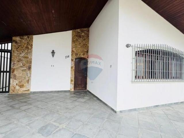 Casa com 5 Dormitórios, a 290m da Praia no Stella Maris – Terreno de 360m² Oportunidade!