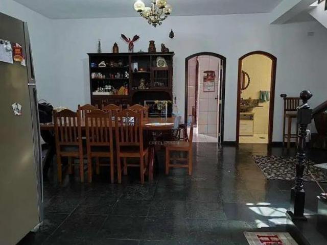 Casa com 5 dormitórios à venda, 250 m² por R$ 1.000.000 Jardim Califórnia Jacareí/SP