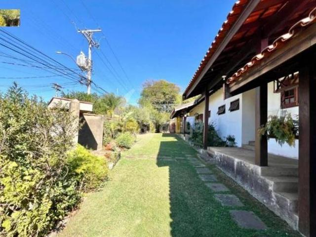 Casa com 5 dormitórios à venda, 275m² por R$ 1.300.000,00 Santa Catarina.