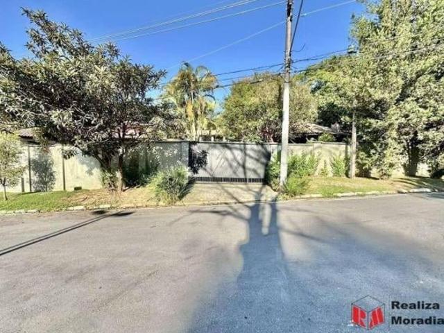 Casa com 5 Dormitórios à Venda, 321m² por R$1.790.000 Fazendinha Carapicuíba/SP