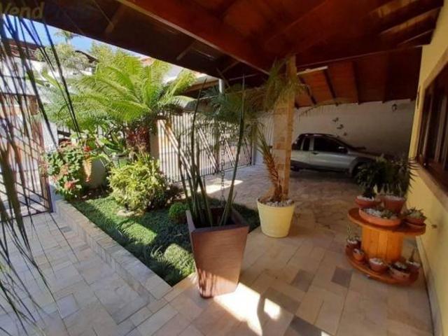 Casa com 5 dormitórios à venda, 368 m² por R$ 1.750.000,00 Angra de São Francisco São Sebastião/