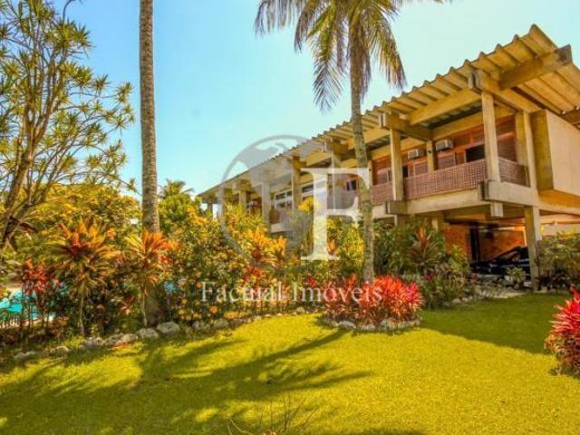 Casa com 5 dormitórios à venda, 800 m² por R$ 4.200.000,00 Praia de Pernambuco Guarujá/SP