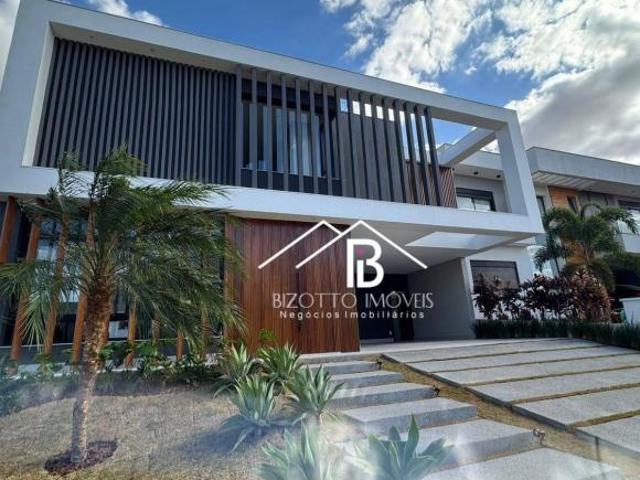 Casa com 5 dormitórios à venda no condominio maria Dulce por R$ 3.100.000 a 1 minuto do parque ecoló