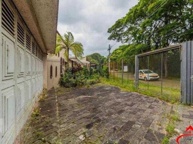 Casa com 5 dormitórios e 3 vagas no bairro Assunção