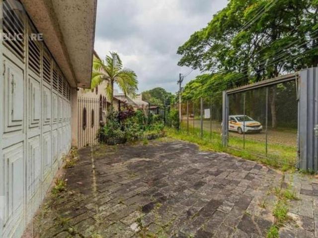 Casa com 5 dormitórios e 3 vagas no bairro Assunção