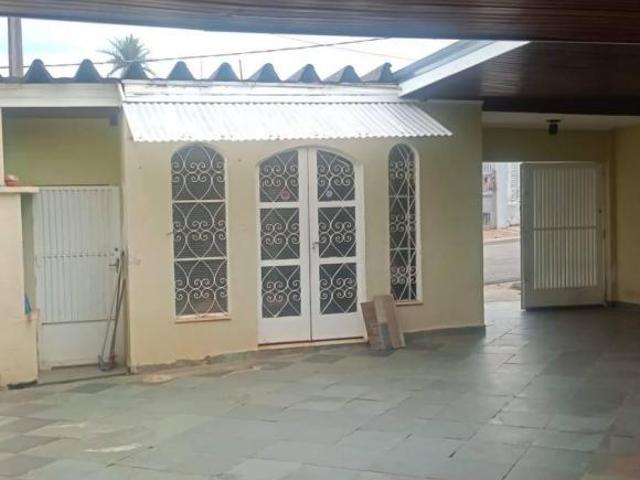Casa com 5 dormitórios e 6 vagas de garagem coberta