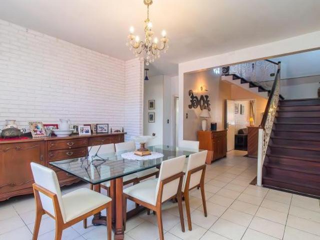 Casa com 5 dormitórios e muito mais