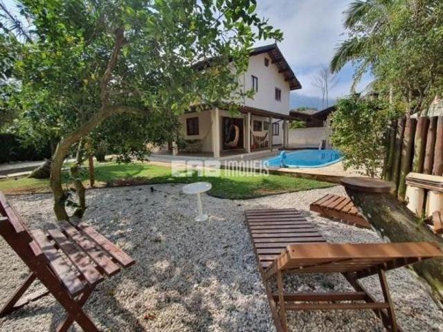 Casa com 5 dormitórios e piscina em Itamambuca