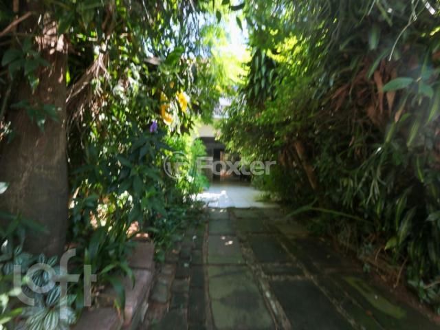 Casa com 5 dormitórios em Canoas