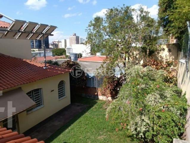Casa com 5 dormitórios em Canoas