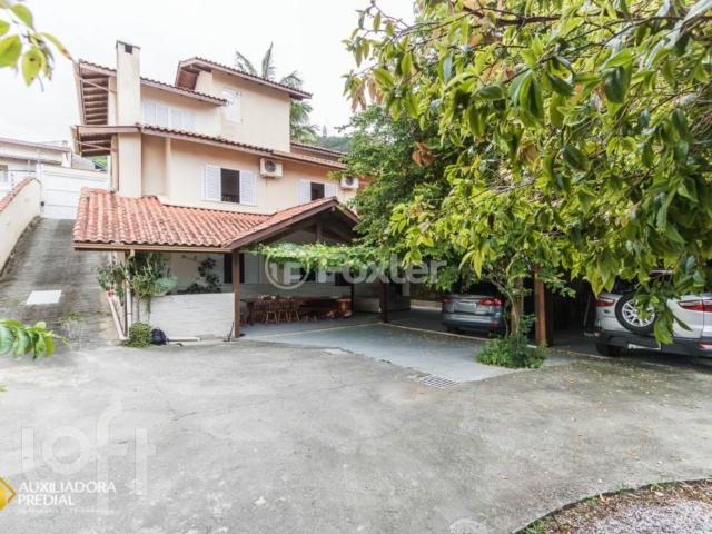 Casa com 5 dormitórios em Florianópolis