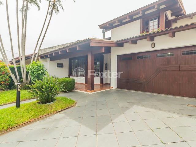 Casa com 5 dormitórios em Porto Alegre