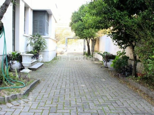 Casa com 5 dormitórios em Porto Alegre