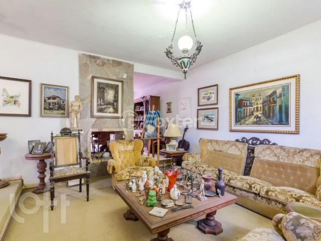 Casa com 5 dormitórios em Porto Alegre