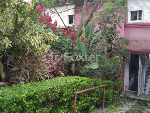 Casa com 5 dormitórios em Porto Alegre