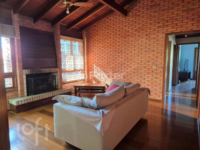 Casa com 5 dormitórios em Porto Alegre