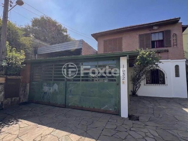 Casa com 5 dormitórios em Porto Alegre