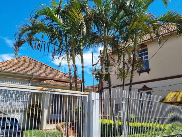 Casa com 5 dormitórios em Porto Alegre